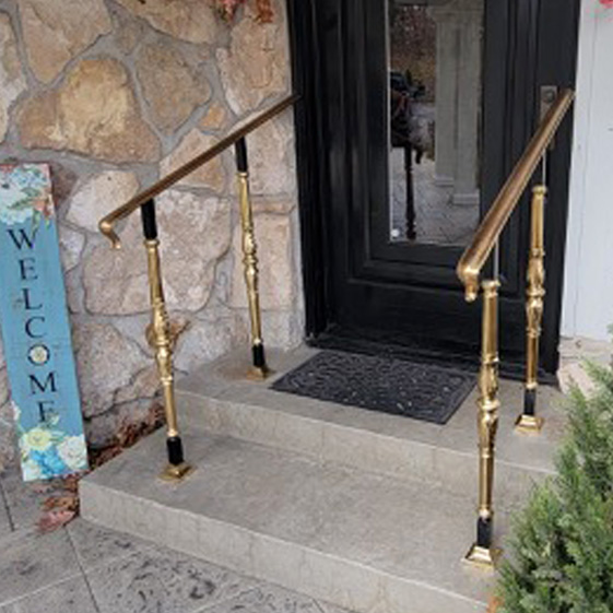AIDI176 - Brass Posts and Handrails in Missouri Gift Shop