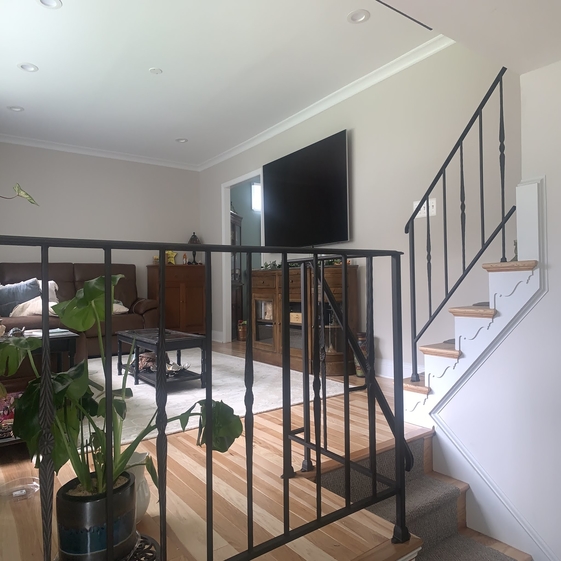 AIDI131 - Simple Railing Embraces Old World Charm