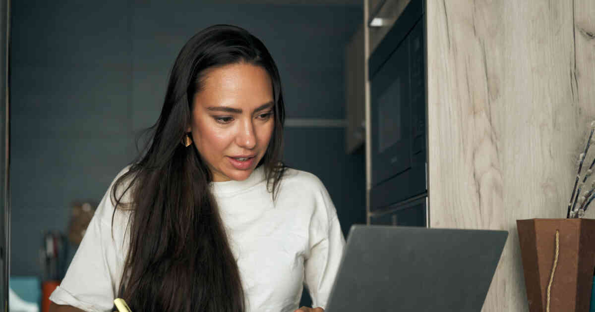 How to Offer Student Loan Assistance as an Employee Benefit