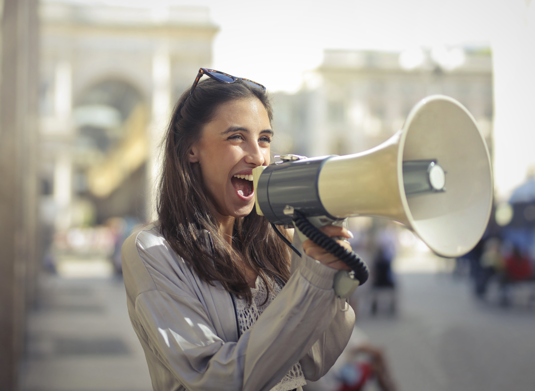 HOW TO BE GOOD AT PUBLIC SPEAKING IN ENGLISH - TIPS AND TECHNIQUES