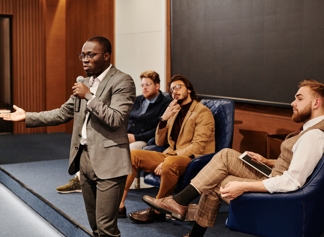 HOW TO BE GOOD AT PUBLIC SPEAKING IN ENGLISH - TIPS AND TECHNIQUES