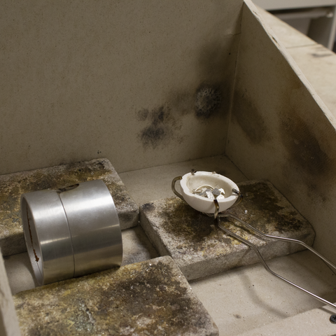 How to prepare a crucible for casting