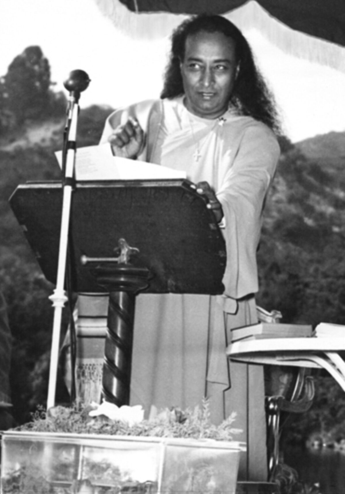 Listen to the Voice of Paramahansa Yogananda | Self-Realization Fellowship