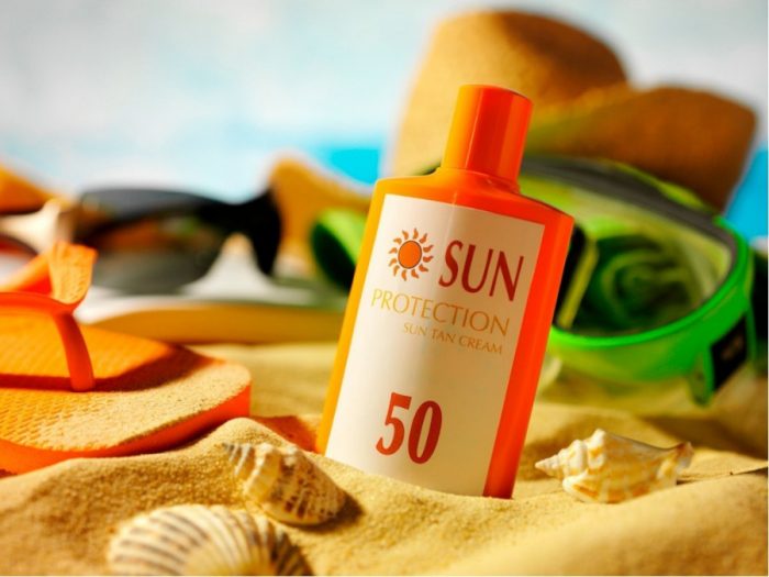 Bloqueador solar o protector solar, ¿cuál es mejor usar?