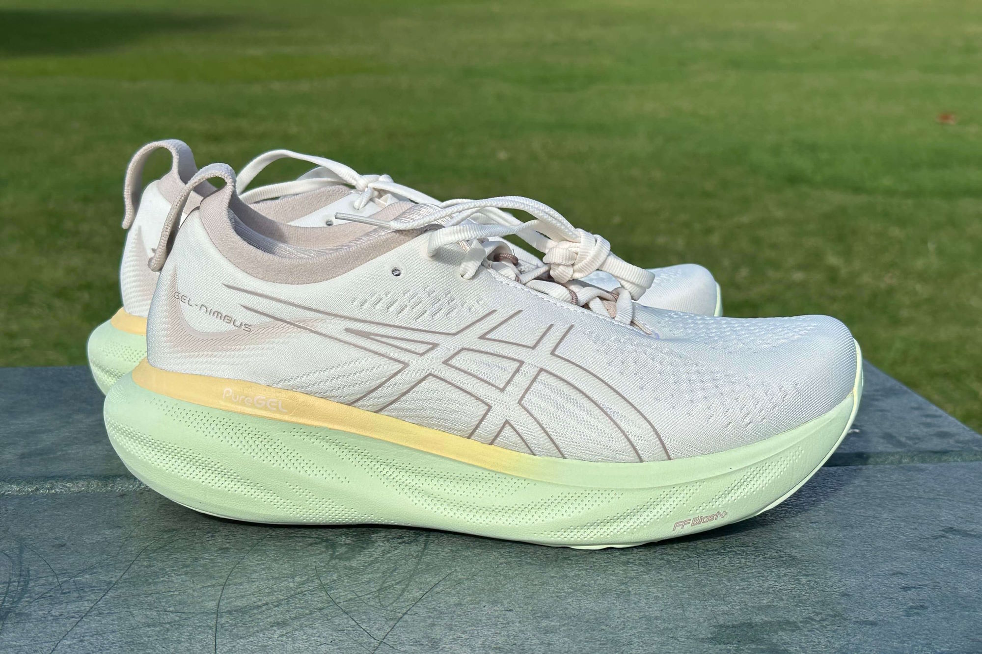 Asics GEL Nimbus 25 Women s Running Shoes White white BIKE24