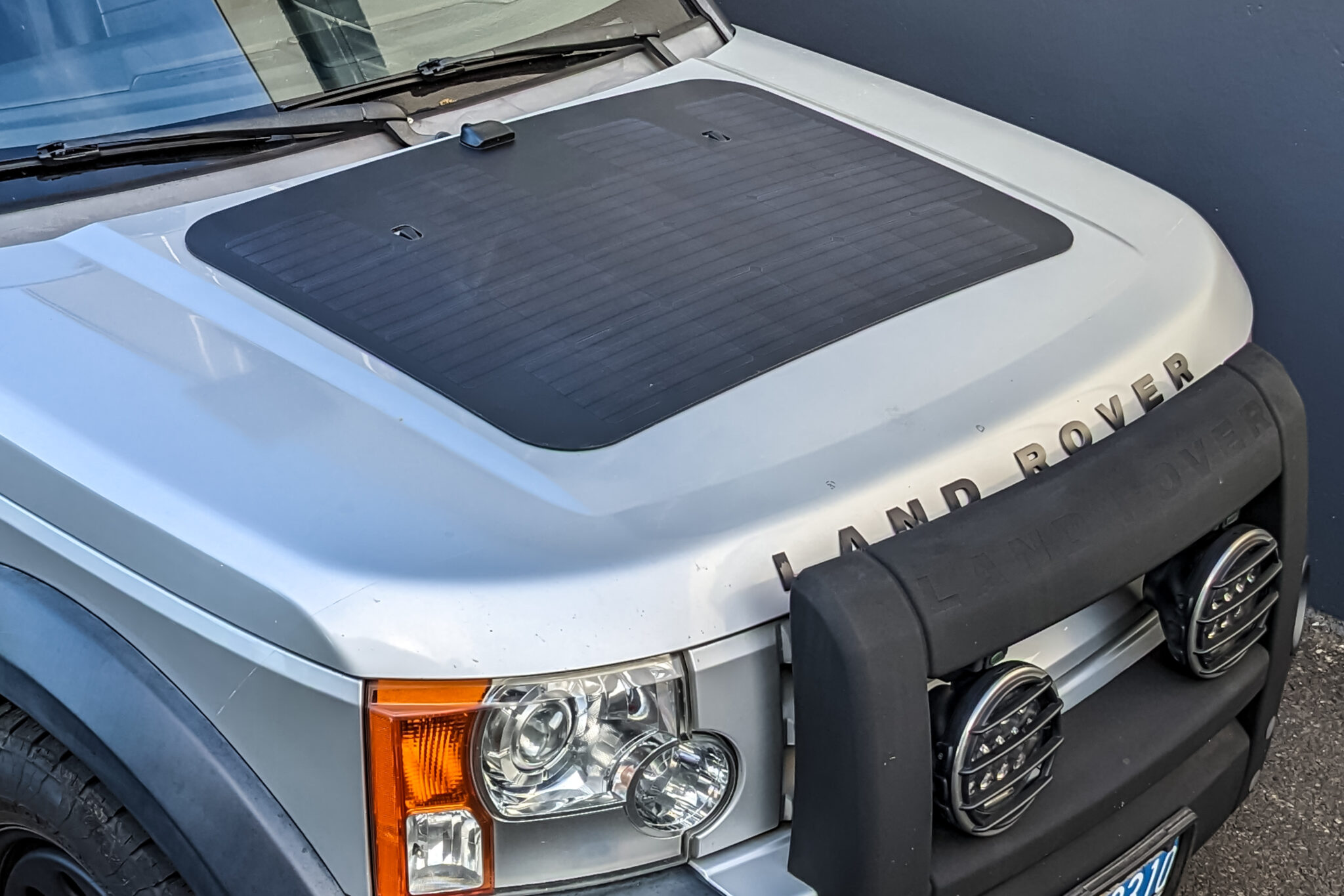 Cascadia 4x4 VSS System Review: Hood-Mounted Solar for Your Off-Grid ...