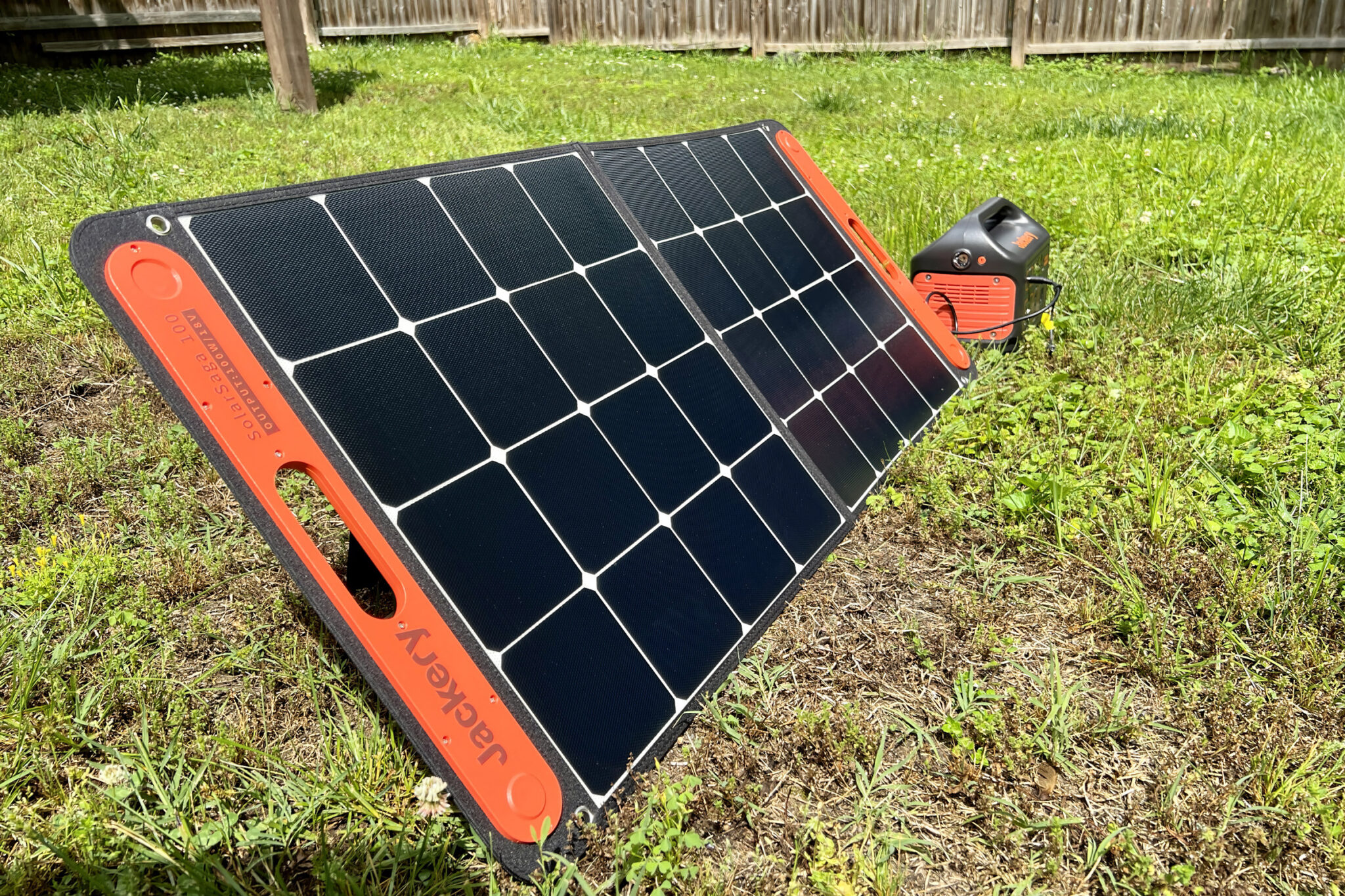 Jackery Solar Generator Explorer 500 + SolarSaga 100 Review : Volt Value
