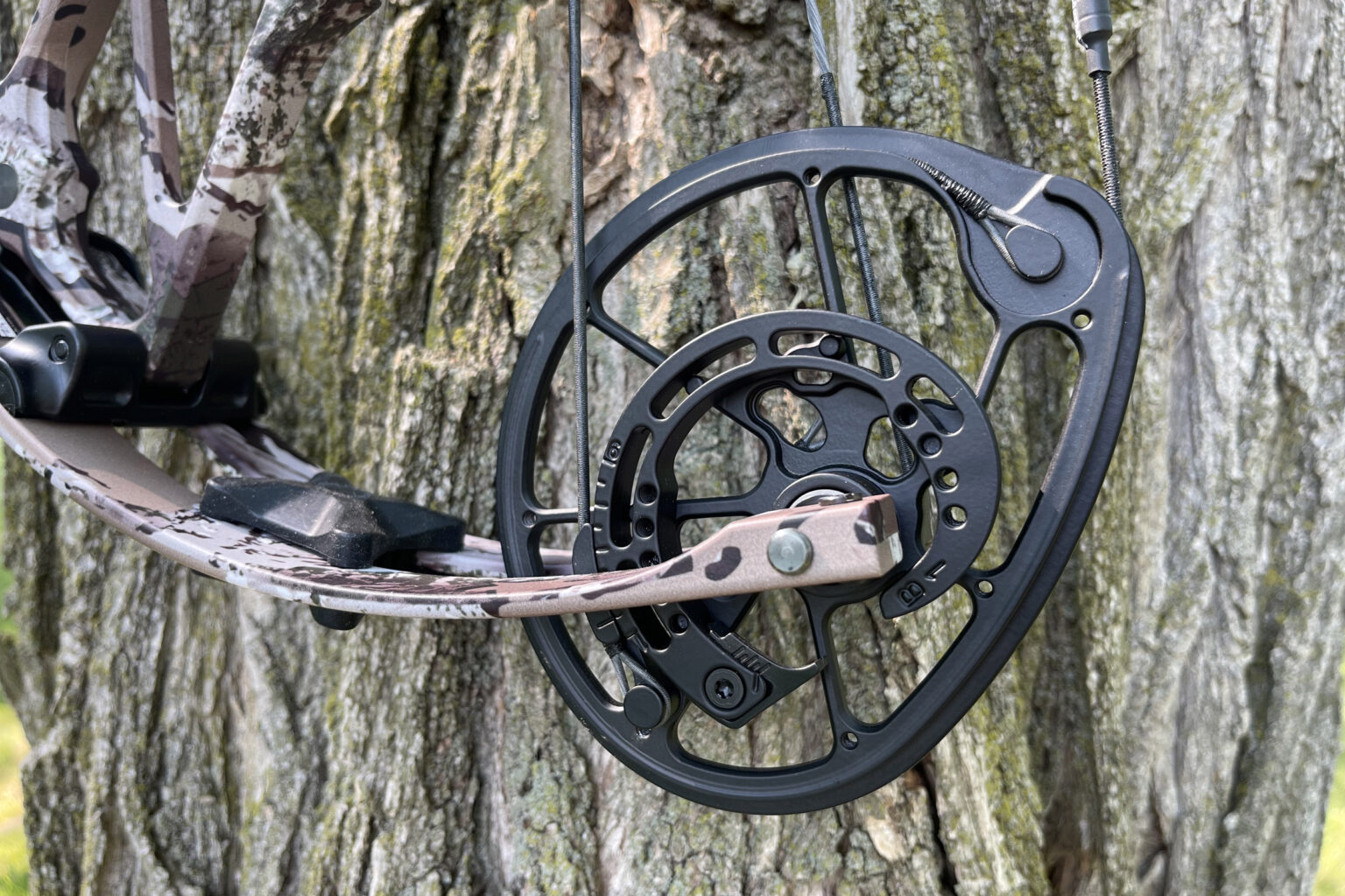 Athens Archery Elevate Bow Review: Standing Up to the Big Brands