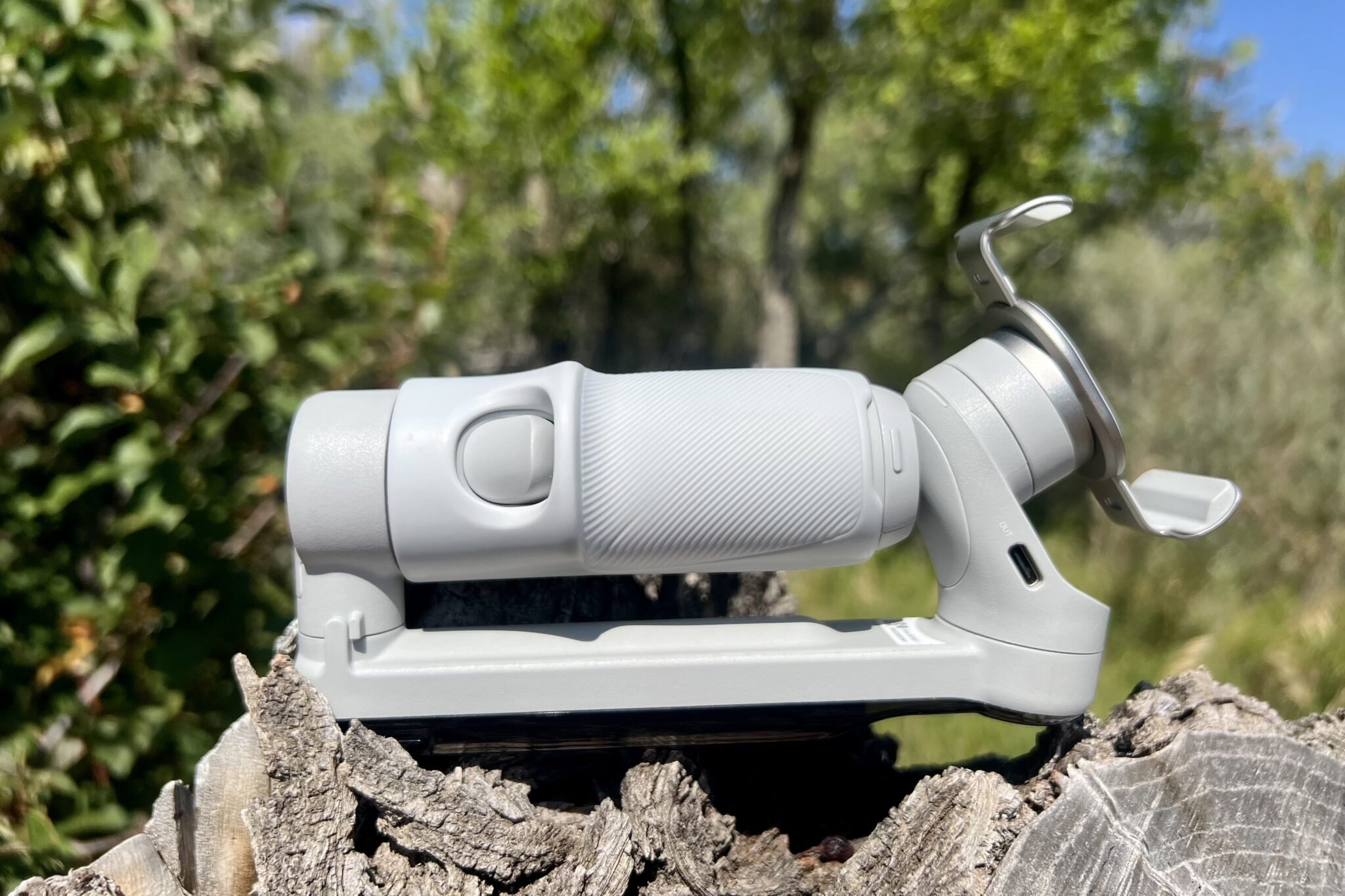 Insta360 Flow Stabilizer Review: Great Action Shots With AI Gadget