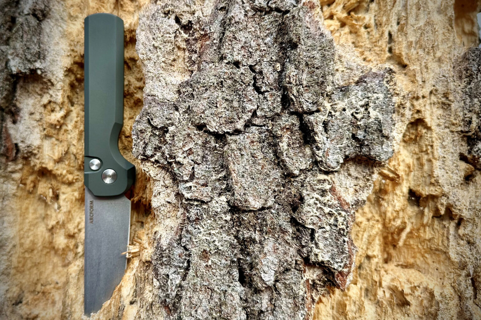 Arcform’s Slimfoot Auto Review: This Knife Made Me Fall in Love With ...