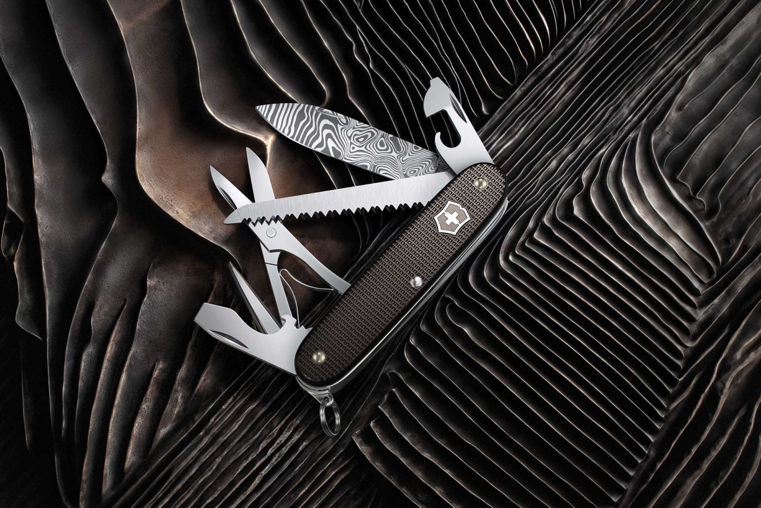 Victorinox Launches 'Farmer x Alox Damast' Swiss Army Knife