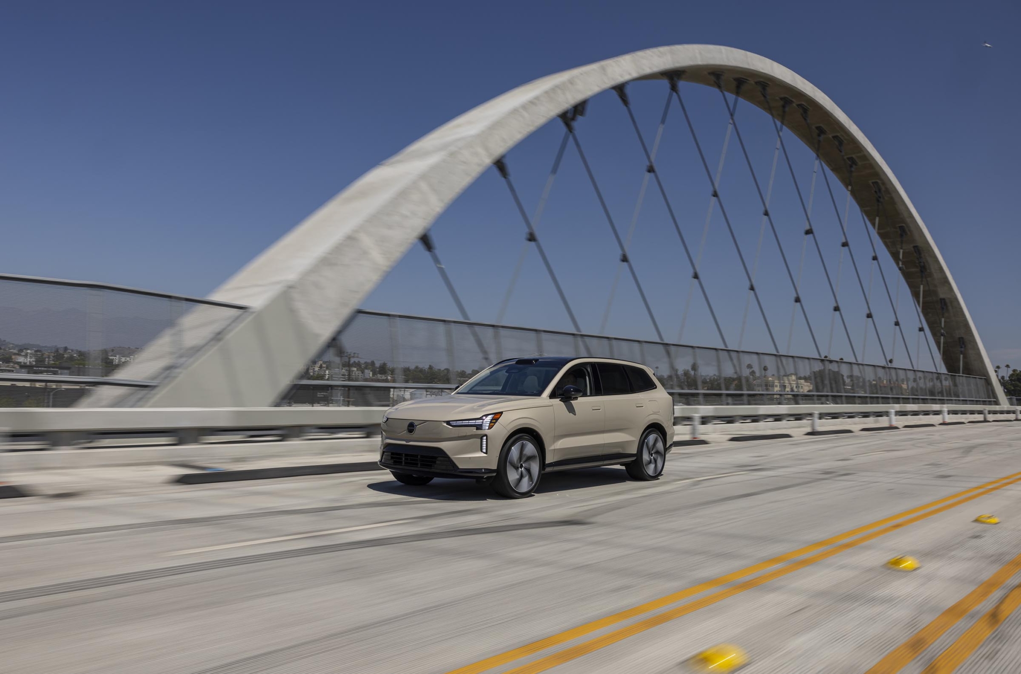 2025 Volvo EX90 Twin Motor Performance Review | GearJunkie Tested