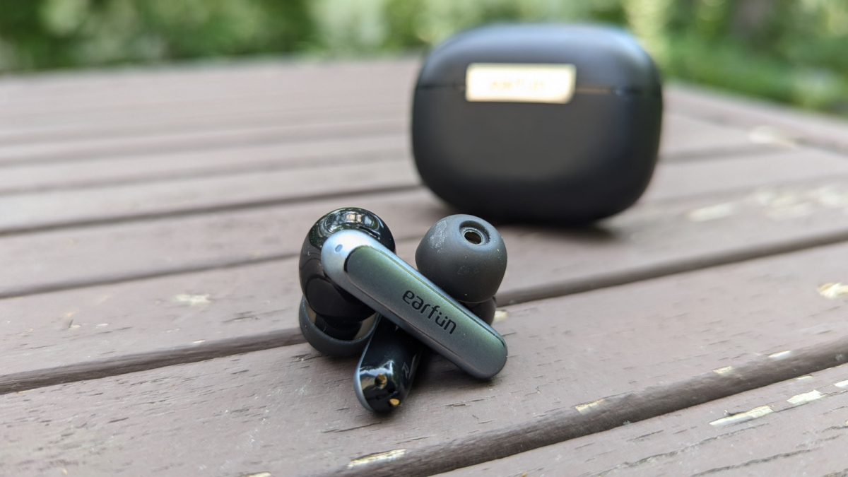 The Best Wireless Earbuds of 2024 | GearJunkie Tested