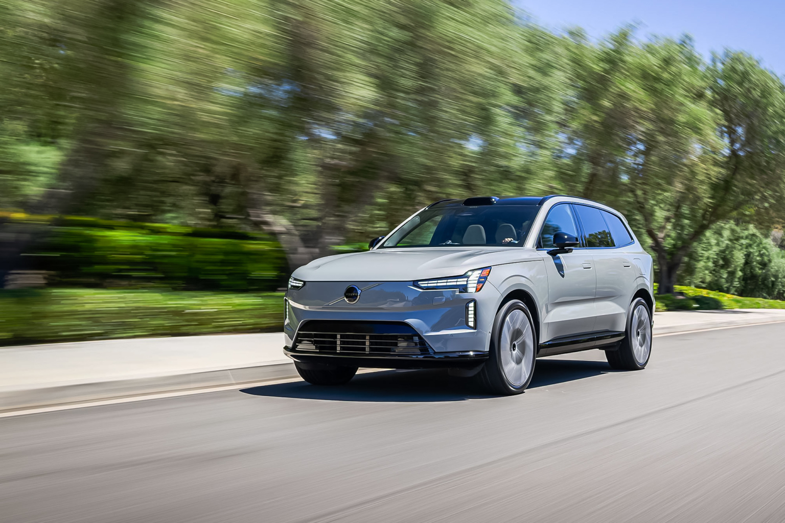 2025 Volvo EX90 Twin Motor Performance Review | GearJunkie Tested