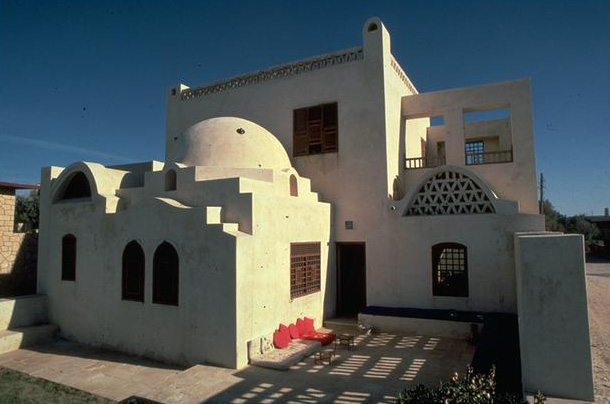 Halawa House | View from the secondary court to the domed living room ...