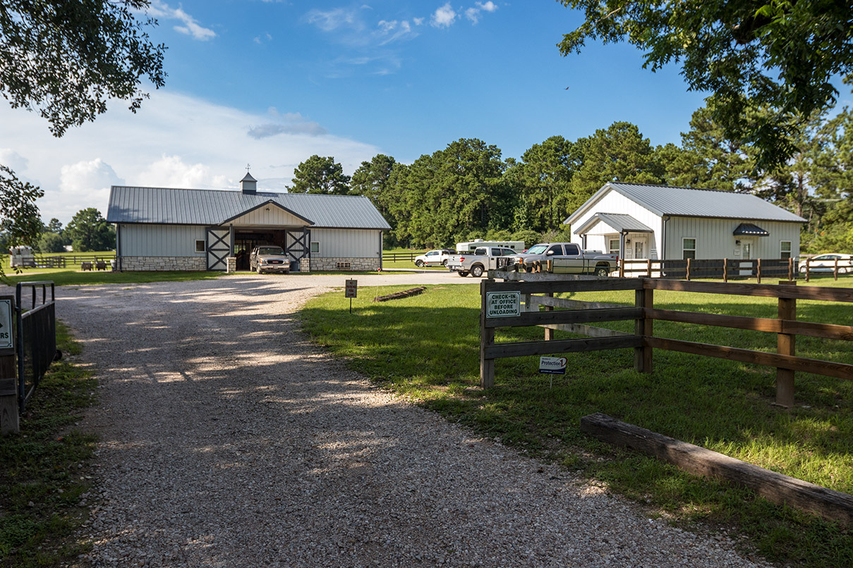 Woodforest Veterinary Medical Center Stall Barn