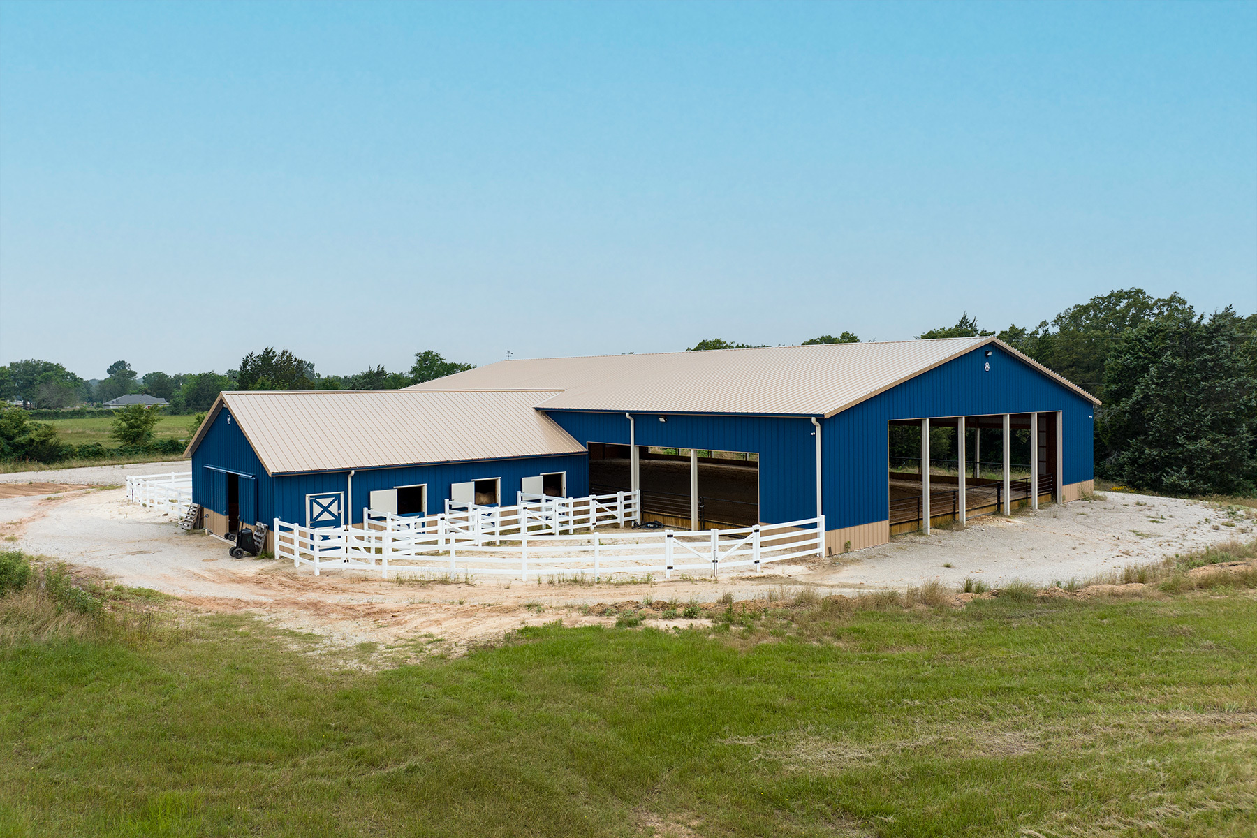 Lynda's Stall Barn & Riding Arena