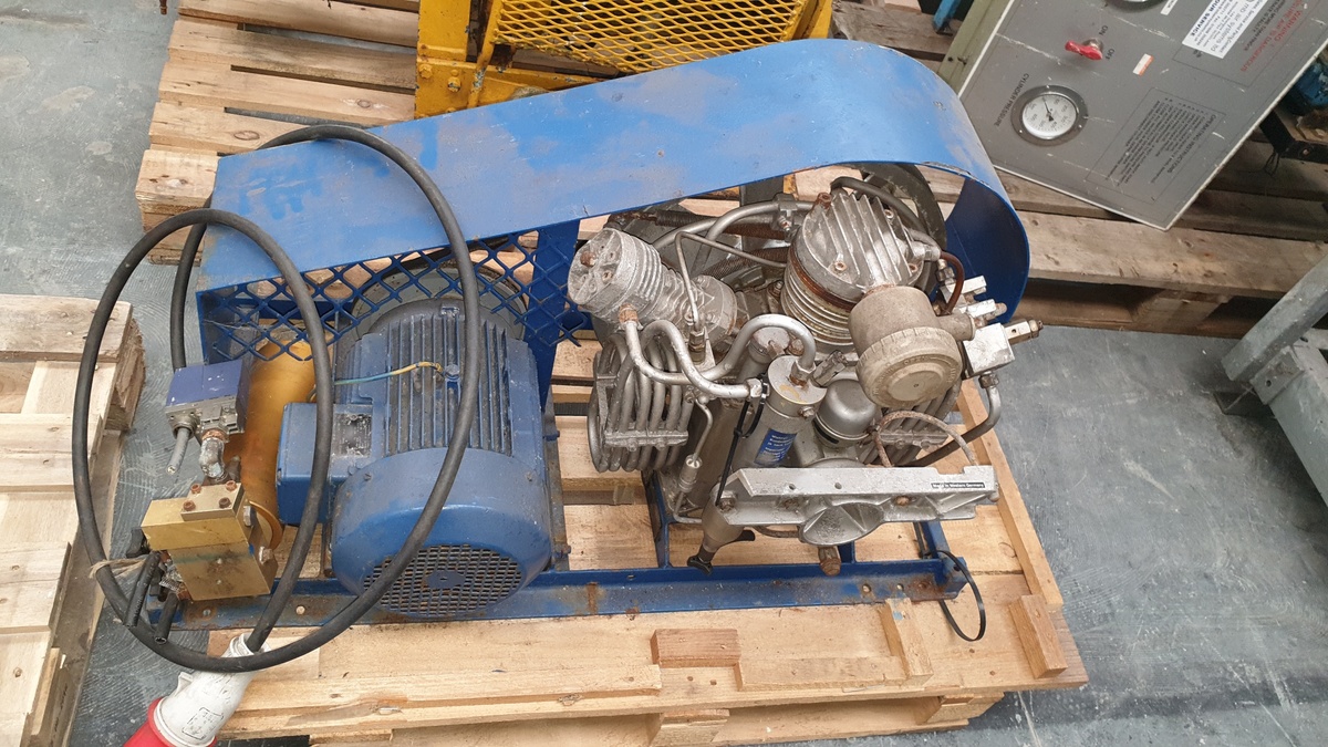 Bauer Electrical Compressor for Sale | - Dockstr