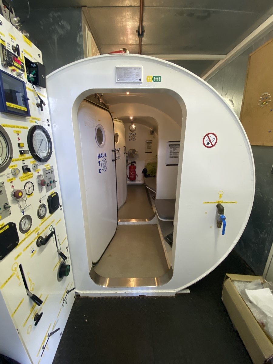 Diver Deck Decompression Chamber for Sale | Diving - Dockstr