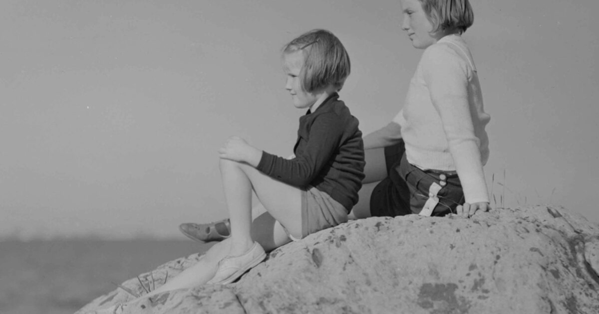 Unpacking the images and papers of photographer Sam Chamberlain